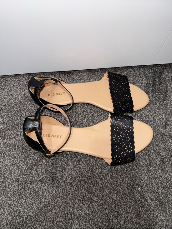 Old Navy | Shoes | Old Navy Black Scalloped Floral Anklestrap Sandals ...